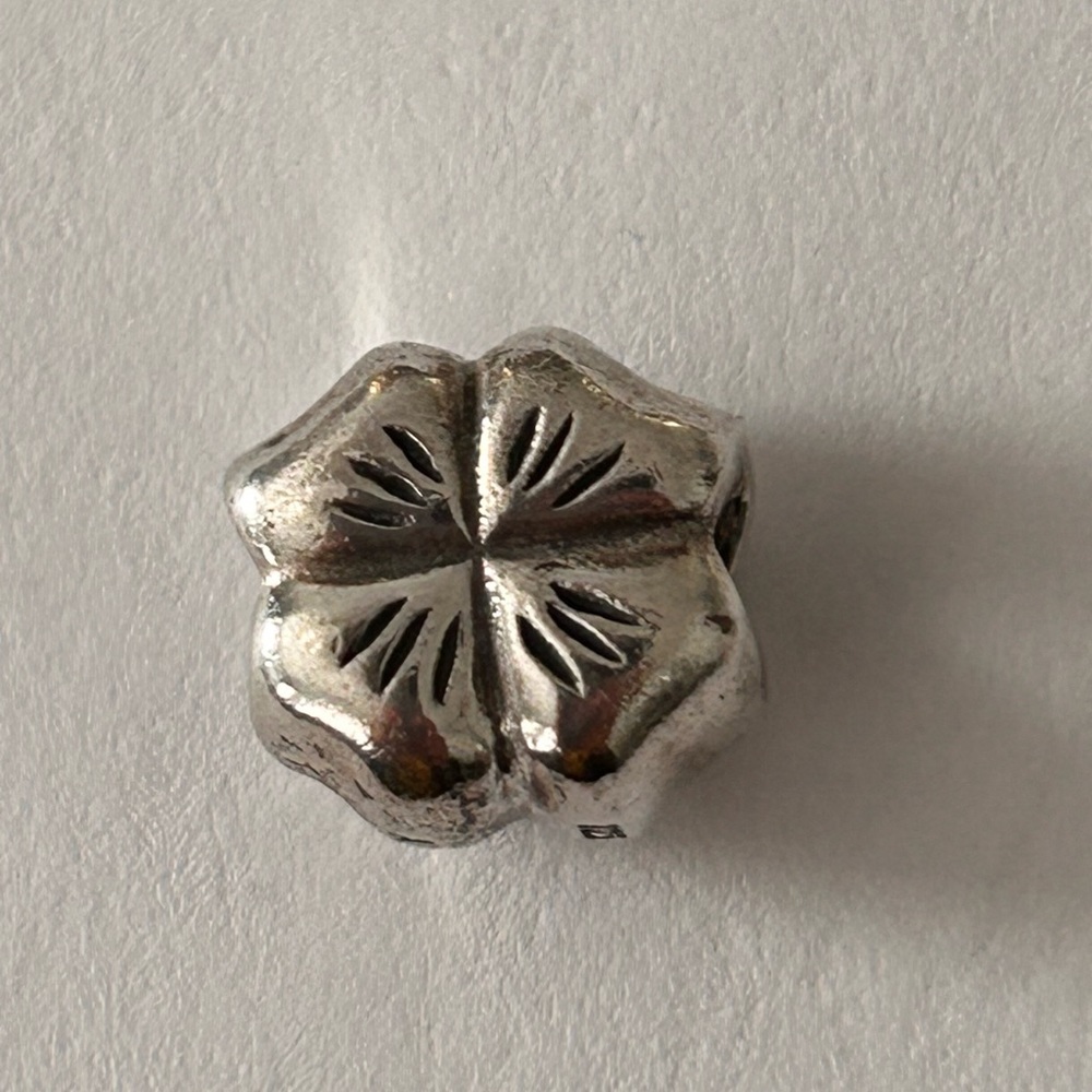 Pandora Authentic Four Leaf Clover - Gem